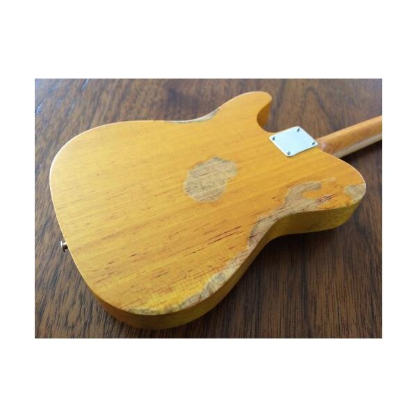 ボスのシンボルとも言うべき50年代テレキャスのミニチュアギター。発売は数々のミニチュアギターのオフィシャルレプリカを発売しているUSAの名門AXE HEAVEN。1/4スケールで無垢材を使用し、個別に細部にまで拘ったハンドメイド。長さは約2...