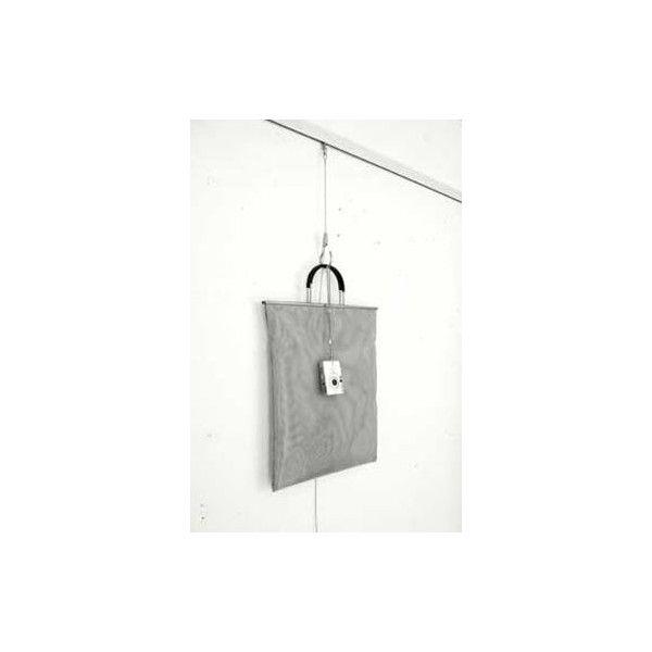 バッグなど様々なものを吊るし収納できる高さの調整も可能なフック。ピクチャーレールと一緒に使用すれば位置変更も自由自在！