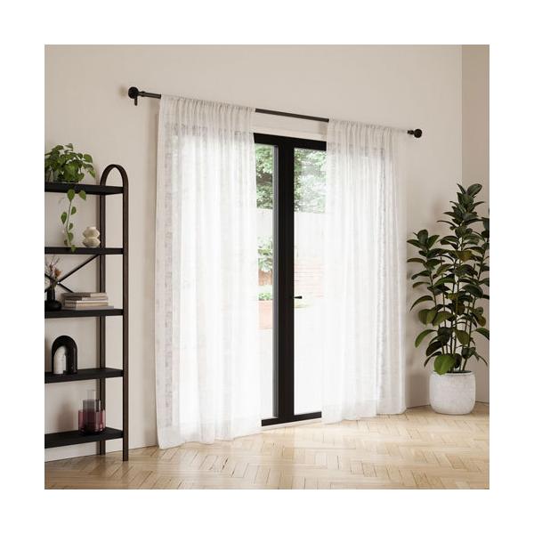 紙の装飾品から着想を得たフィンは、エッジが繰り返された、織り目加工のプリーツフィニアルが特徴です。すべてのスペースの窓の広い範囲に合います。スチール製のこのカーテンロッドは、デザインが魅力的でありながら耐久性があります。フィンカーテン直径2...