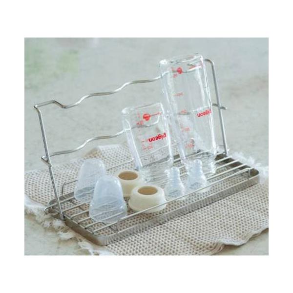 ※沖縄県への発送は別途送料が掛かります。※代引き支払いの場合は、別途代引き手数料が掛かります。哺乳瓶から水筒まで、こどもの成長に合わせて長く使える哺乳瓶用スタンド。二段の背もたれで背の低い哺乳瓶も立て掛けて乾かせます。左右にはスポンジ立てを...