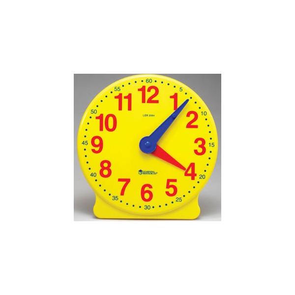 時計のデモンストレーションをする際、長い針と短い 針を隠れた歯車がきちんと保持します。耐久性の 高いプラスチック製の12時間デモンストレーションク ロック。着脱可能なスタンド付き。33 x 33cm*対象年齢 5歳以上