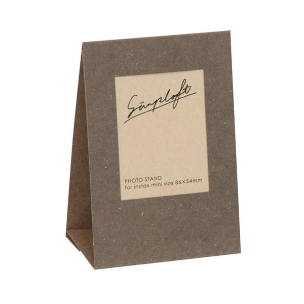Simplaft【シンプラフト】1つのアイテムにつき使用する動作を明確にさせたシンプルでクリエイティブな商品シリーズ。シンプラフト フォトスタンド チェキ判 グレー 3枚セット■ PHOTO STAND [飾る] (for instax m...