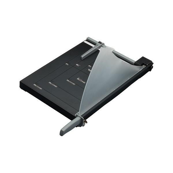 シンプルで使いやすく、より安全性を高めた簡易ペーパーカッター。ペーパーカッター A3 ブラック NSD-KA3BK■ 軽量で扱いやすい樹脂製ボディーを採用。■ 最大裁断能力10枚(コピー用紙64g/m2目安)。■ 裁断時に手が刃に 触れるこ...