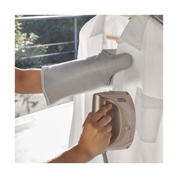 スチームに最適。つまめるアイロンミトン。衣類をハンガーに掛けたままスチーム機能使用可能。手にしっかりフィットして安心！スチームをかけたい部分をつまんで引っ張れる。■ 商品サイズ(cm)W 16×D 4×H 35■ 商品重量(g)83■ 耐熱...