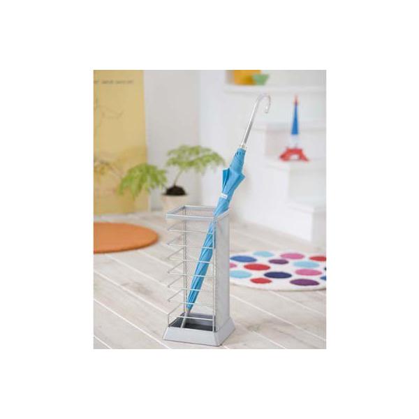 ■メッシュとロッドの個性的なフォルム■エントランスを多彩な表情で彩ります■置きやすい角型タイプサイズ: 幅21.5×奥行21.5×高さ45cm重量:約1.2kg材質：本体：スチール（粉体塗装・クロームメッキ）口蓋・台座：ポリプロピレンマット...