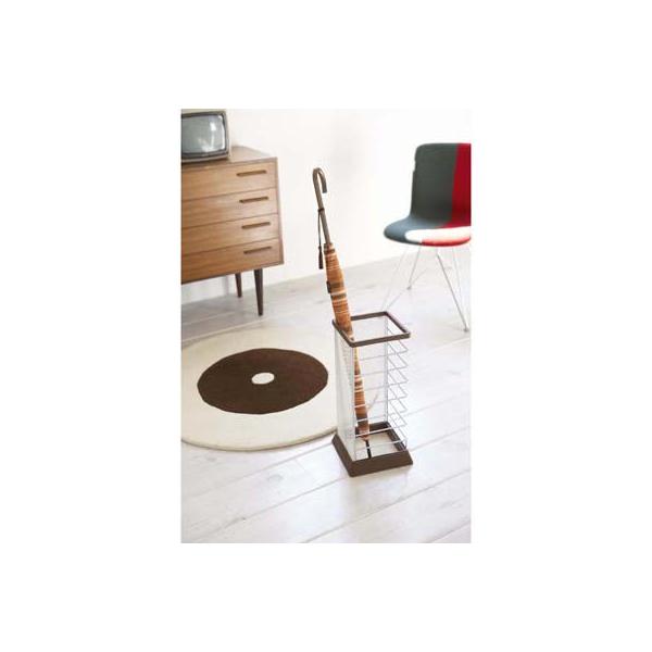 ■メッシュとロッドの個性的なフォルム■エントランスを多彩な表情で彩ります■置きやすい角型タイプサイズ: 幅21.5×奥行21.5×高さ45cm重量:約1.2kg材質：本体：スチール（粉体塗装・クロームメッキ）口蓋・台座：ポリプロピレンマット...