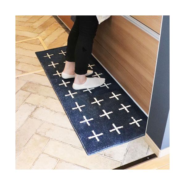 ●シンプルだけど暖かみのある方向風デザイン。●程よい厚みで洗濯しやすい。●マットの裏面には滑り止め加工を施しました。■素材パイル部：ポリエステル100％■サイズ45X120cmおかとー / OKATO