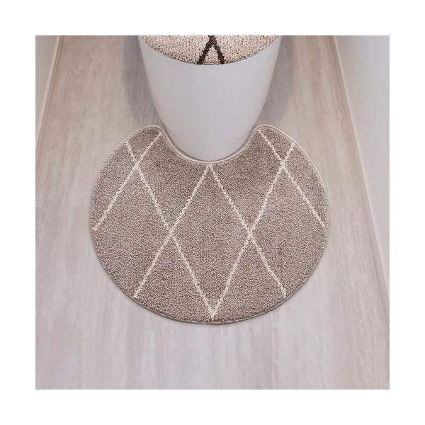 ●シンプルでナチュラルな雰囲気で木目調のインテリア・空間などと相性の良いデザインです。パイルはポリエステル製でお手入れがしやすいシリーズになっています。●ふわふわとした肌触りとしっかりしたボリュームのあるパイルが特長。●丸と四角、2種類から...