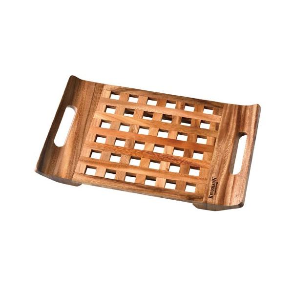 温かみのある木目、スタイリッシュな格子柄のデザインは、キッチンや食卓で素敵なアクセントになること間違いありません。テーブルに置けば優雅な雰囲気を演出することができます。パンをならべたり、ランチをのせてみたり、いろいろなシーンで使いたくなるケ...