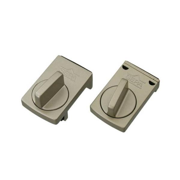 簡単に取付けできて、防犯効果を向上できる窓サッシ用補助錠のスタンダードアイテムです。サッシ・窓・玄関防犯・補助錠・防犯用品シリーズ腰高窓・小窓に適した防犯用補助錠。上枠用と下枠用の安全セットで、高い防犯効果を得られます。スタンダードモデルな...