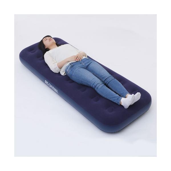 防災用品やレジャー用品として使用できる簡易エアーベッドです。簡単設置、コンパクト収納、いざという時すぐ使えます。肌触りがよい表面加工と、厚さ22ｃｍのボリュームで固い床でも底付き感を感じずに眠れます。専用ポンプで女性でも簡単に膨らませること...