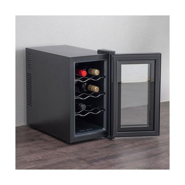 8〜18℃で温度設定ができるので、ワインの種類に合わせて適温に調節できます。振動が少なく静音のペルチェ式なので、寝室に置いても音が気になりません。振動が少ないので、ワインの劣化を防ぐ事ができます。黒を基調としたシックなデザインで、リビングや...