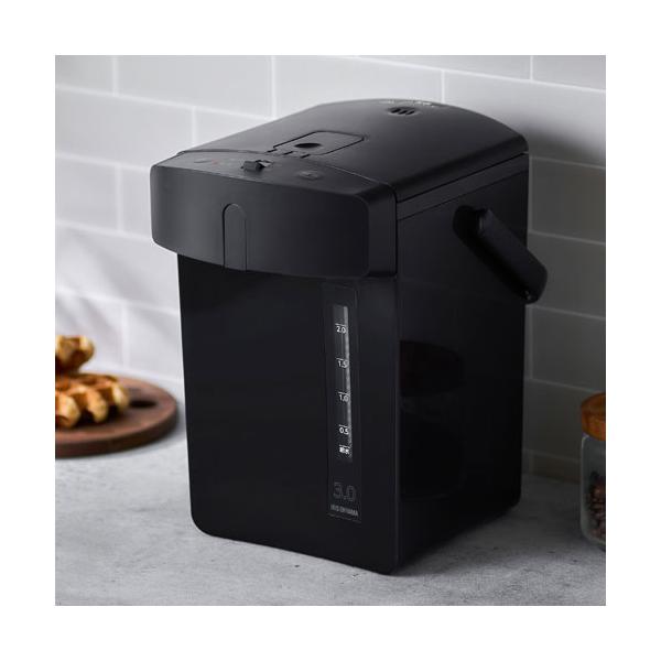 角型を基調としたスタイリッシュなデザインのジャーポットです。丸型デザインよりスリムでコンパクトに見えるデザインです。再沸とう機能付きで、ボタンを押せば保温中のお湯が再沸とうします。再沸とうボタンはカルキ抜きも兼ねております。空焚き防止機能付...