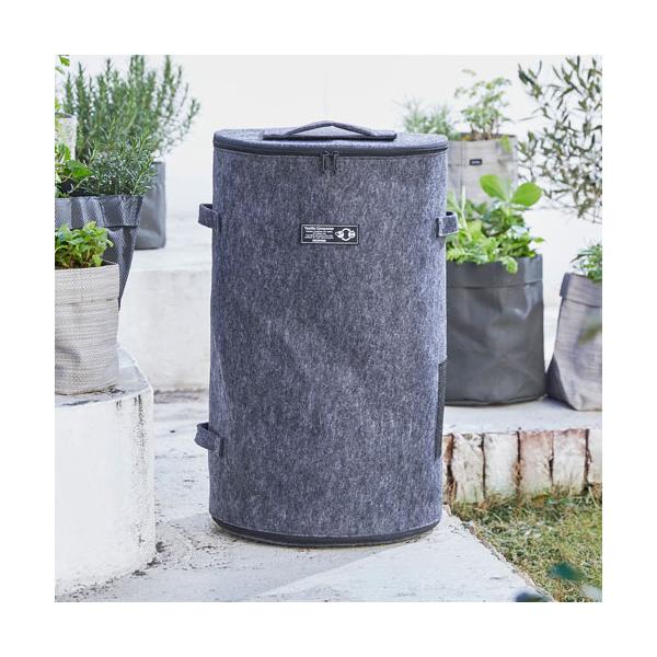 家庭の生ごみを堆肥にリサイクルできる不織布コンポストです。とても軽く持ち運びが簡単で、使用しない時は折りたたんで収納することもできます。汚れが目立ちにくい濃グレー杢の不織布は、日光で内部温度が上がりやすく通気性にも優れ、微生物の働きを促進さ...