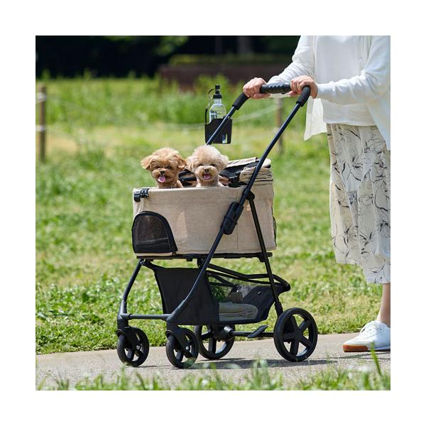 カート・キャリー・ドライブボックスの3通りの使い方ができる、3WAYペットカートです。ワンタッチで折りたたみができ、車のトランクにもコンパクトに収納できます。収納袋付きです。マットは暑さ寒さ対策に保冷剤やカイロが入る保温保冷材用ポケット付き...