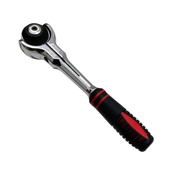 首振り状態でもロスなくトルクを伝達します。【用途】ソケットと組み合わせ、六角ボルト・ナットやネジの締付け、緩め作業。【機能・特徴】ヘッド部の角度が変えられるので、狭い場所での作業に便利です。ギア数72山採用で、振り幅の制限された狭い場所でも...