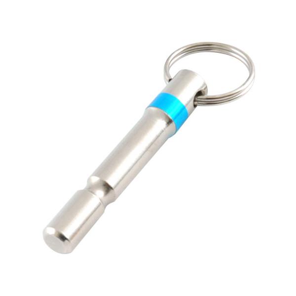 カギや工具の取付け自在です。■キー等の保持、紛失防止。■ビットホルダー(別売)と合わせてご使用ください。■使いやすい丸軸タイプです。■スライド脱着で取替が簡単です。【仕様】サイズ：幅5×高さ55×奥行き5mm重量：13gカラー：ブルー6.3...