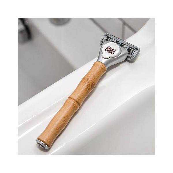 5枚刃で快適な剃り心地。環境へ配慮した竹を使ったハンドル。                      ●ブルドッグの商品は全て男性のために作られています。スキンケアのエキスパートであるブルドッグより、高品質でデザイン性に優れた5枚刃カミソリ...