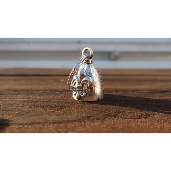 ※詳細な出荷時期はご注文後にメールでご案内します。■商品番号LBTU-008B■JANコード4562346198200■商品概要【素材】亜鉛合金【サイズ】高さ 約3.5cm直径 約2.5cm(リング含まず)