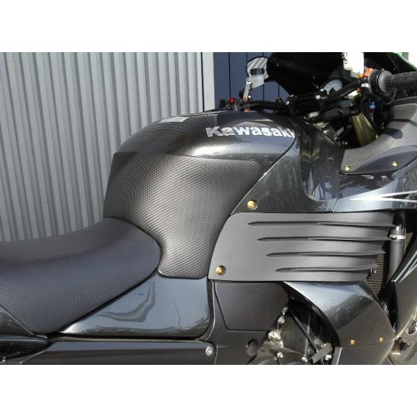※詳細な出荷時期はご注文後にメールでご案内します。■適合車種ZZR1400　ZZR1400   ■商品番号PK31004■商品概要FRP製プレートの上に薄いスポンジをはさんだ合成皮革貼りです。