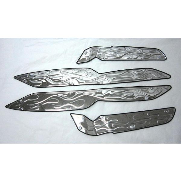 ※詳細な出荷時期はご注文後にメールでご案内します。■適合車種SKYWAVE250 [スカイウェイブ]　SKYWAVE250 [スカイウェイブ]   　　備考: (CJ43A)■商品番号cj3-00010■商品概要素材：ステンレス取付用タッピ...