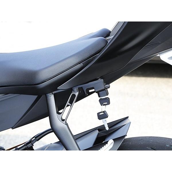 ※詳細な出荷時期はご注文後にメールでご案内します。■適合車種YZF-R6　YZF-R6 年式: 17-  ■商品番号009-LCY06BK■JANコード4589981500755■商品概要カラー：ブラックアルマイトベースプレート素材：アルミ合金