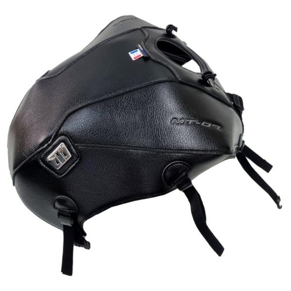 ※詳細な出荷時期はご注文後にメールでご案内します。■適合車種MT-07　MT-07 年式: 21-24  ■商品番号1800U■JANコード4550255616793■商品概要色[カラー]：ブラック)材質[素材]：PVC(合皮)