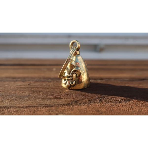 ※詳細な出荷時期はご注文後にメールでご案内します。■商品番号LBTU-008A■JANコード4562346198194■商品概要【素材】亜鉛合金【サイズ】高さ 約3.5cm直径 約2.5cm(リング含まず)