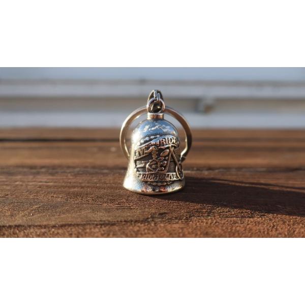 ※詳細な出荷時期はご注文後にメールでご案内します。■商品番号LBTU-014B■JANコード4562346203294■商品概要【カラー】シルバー【素材】亜鉛合金【サイズ】高さ 約3.5cm直径 約2.5cm(リング含まず)