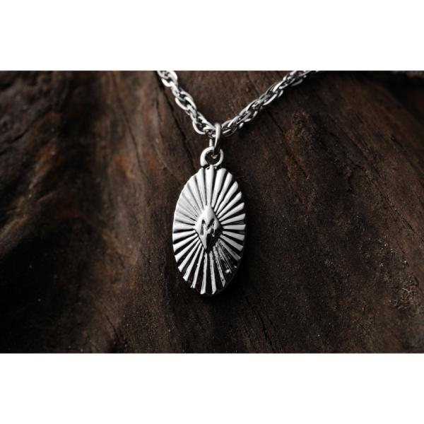 ※詳細な出荷時期はご注文後にメールでご案内します。■商品番号WB-MTLZ-240322-378■商品概要材質：ステンレススチールチェーン／合金 ホワイト金メッキ ペンダントチェーン長さ：52cmペンダント サイズ：1.5cm