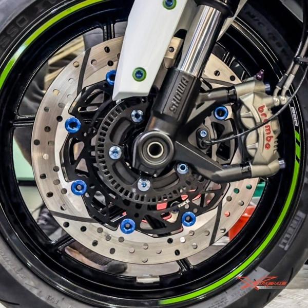 ※詳細な出荷時期はご注文後にメールでご案内します。■適合車種ER6n　ER6n 年式: 12-15  ER6f　ER6f 年式: 12-15  ■商品番号WR3-Front-Brake-Disc-ER6N/ER6F-SV-BL■商品概要材質...