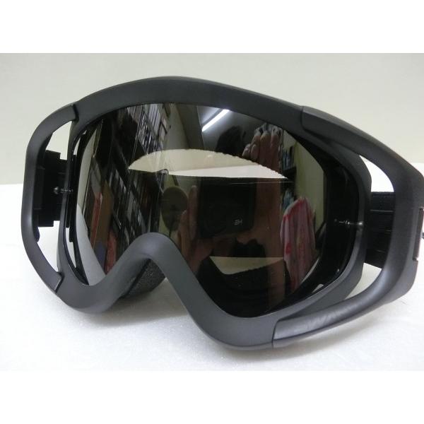 ◆SWANSが誇るダートゴーグルシリーズの最高峰◆MX-TALON-Mダートゴーグル◆税込定価：12,100円◆フレームカラー：マットブラック×マットブラック◆レンズカラー：ブラックミラー×スモーク◆あらゆるヘルメットに対応する「トリガーパ...