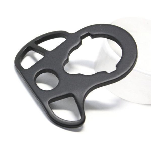 ・メーカー：CYMA・メーカー希望小売価格：800円（税別）・材質：アルミ合金・重さ：25g・サイズ：全長:約55mm、全厚:約3mm・対応：スタンダートな造りの電動M16/M4系本体（詳細）電動M16/M4用CQDタイプのスリングアダプタ...