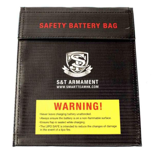 ・メーカー：S&amp;Tリポバッテリー等を保護・保管に使用するバッグになります。≪ご注意点≫・バッテリー充電したまま放置しないでください。・バッテリーは常に不燃性素材に置かれているか確認してください。・充電中はフラップが閉まっていることを...