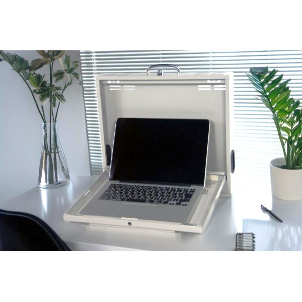 セキュリティボックスは電子機器を盗難・衝撃から守る頑丈なPCケースです。縦置きノートPC用のセキュリティボックスです。PC収納時の設置場所が省スペース(6cm×43cm)です。扉を開けばそのままノートPCを使用することができます。ノートPC...