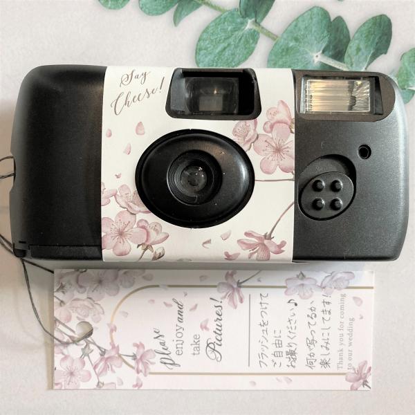 『写ルンです』を可愛くカスタマイズできるカバーと説明タグのセットです♪カメラをご準備いただくだけで簡単に可愛いカメラが作れます！◆カバーの取り付け方 １.インスタントカメラに元々ついているカバーを剥がしてください。２.粘着剤が残っていますの...