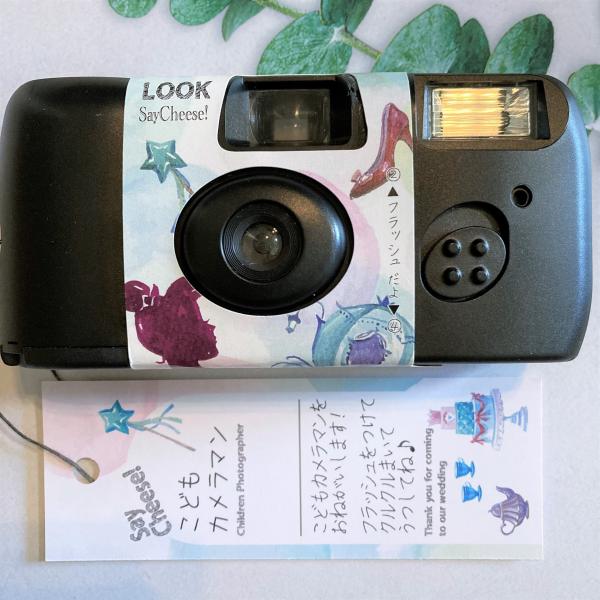 『写ルンです』を可愛くカスタマイズできるカバーと説明タグのセットです♪カメラをご準備いただくだけで簡単に可愛いカメラが作れます！◆カバーの取り付け方 １.インスタントカメラに元々ついているカバーを剥がしてください。２.粘着剤が残っていますの...