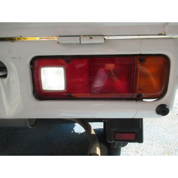 バックランプ用とナンバー灯のLEDをセットしました。LED特有のキレイな色味で、明るさのみならず見た目もカッコ良くなります。また、広い範囲で照らします。どれも純正球を外し、本製品を装着するだけと、取り付けはさほど難しくはありません。■セット...