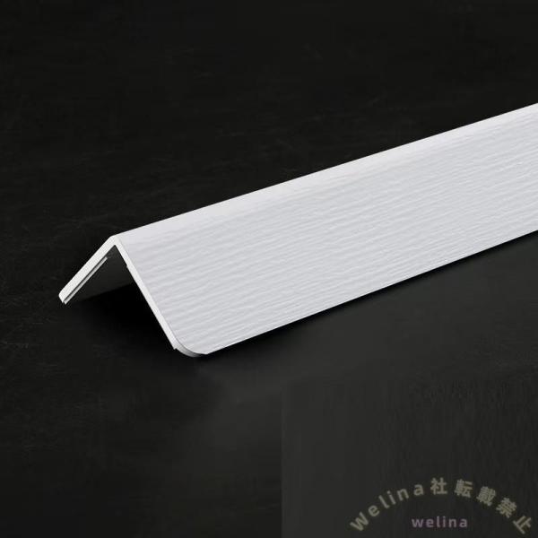 ? [エレガントなコーナーシールド]: このコーナープロテクターストリップはPVC素材で作られており、見た目が良いだけでなく、頑丈で耐久性があります。? [自己粘着性、簡単な取り付け]: 粘着性の裏紙をはがし、壁面に貼り付けるだけです。 （...