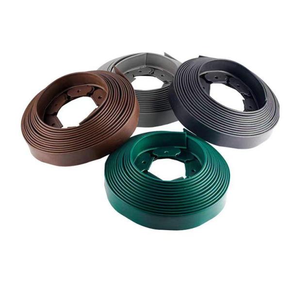 【庭づくりに最適な形状と高さ】ガーデンエッジは土留め・芝の根止めや、砂利や人工芝の見切り、庭の仕切り、花壇づくりに最適な一体型のシートです。連結不要なので土や砂利が漏れません。高さが10cmあるので高低差のある花壇もつくれます。