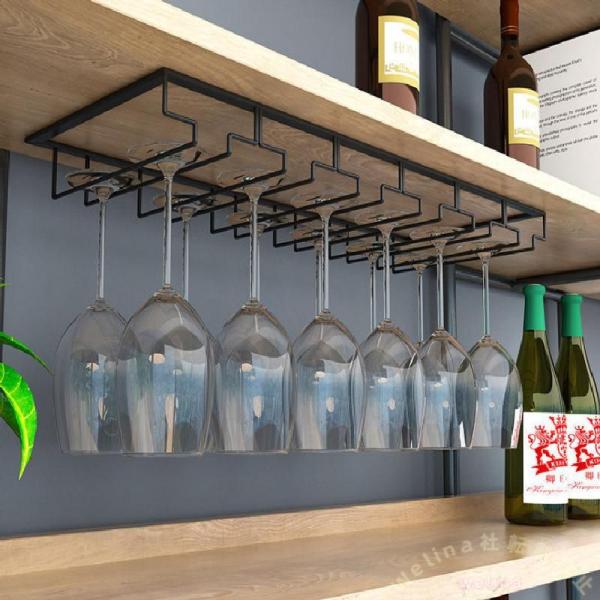 ●戸棚下に差し込むだけで『見せる収納』に早変わり●しっかりグラスを安定させているので、ゆれても安心●長く使える安心素材♪ 省スペースで魅せる収納ができ、吊り下げ式のためインテリアとして見た目も良くなります！♪ 吊り下げることによりワイングラ...