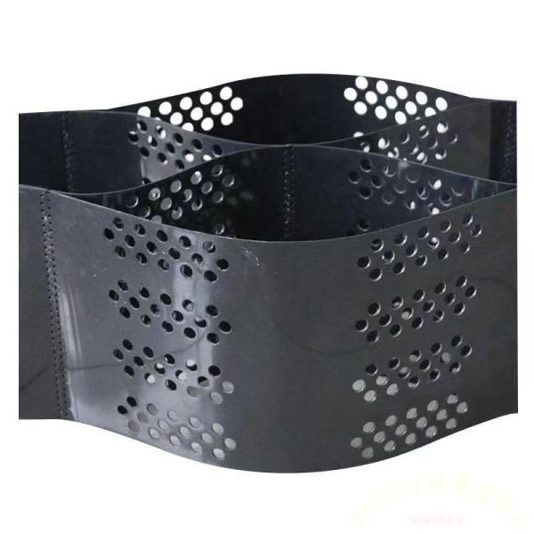 【耐久性のある原材料】 グラウンドグリッドは、優れた高密度ポリエチレンを主成分とし、抗酸化剤を添加して製造されています。熱溶融押出しにより板状に成形され、その引張り耐力強度は最大で20Mpaに達します。【安定したグリッド板】 高強度の超音波...