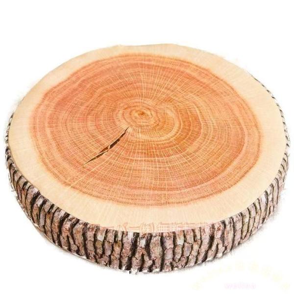 年輪やひび割れまで再現した、超リアルデザイン！ふかふかで優しい肌触りのオシャレなクッション♪とってもユニークで、雰囲気たっぷりの切り株クッションの登場です！切り株を輪切りにした形のクッション。年輪やひび割れまで再現！細部までこだわったプリン...