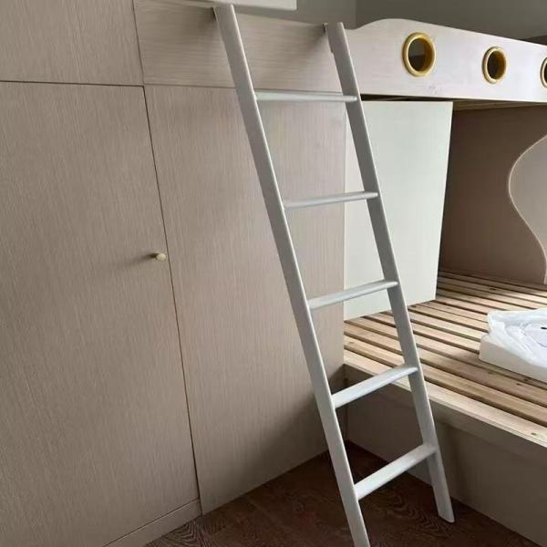 ? プレミアム構造：RV二段はしごは耐食性のある高品質の鉄でコーティングされており、150kg / 330lbsまでの安全サポートがあります。? 調整可能：さまざまな高さのベッドに適応するように調整可能な穴の位置。 なしでRVの一番上のバン...