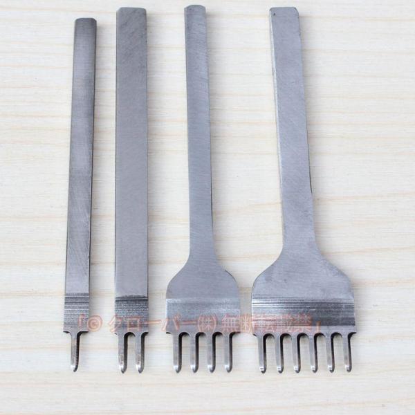 レザークラフト工具の菱目打ち4本セットです。初心者から上級者までオススメのセットです。当商品は商品錆び防止の為、防錆油を塗布した状態でおGJCとなります。油分を拭き取ってからご使用ください。