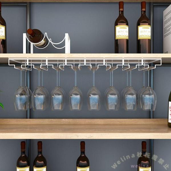 ●戸棚下に差し込むだけで『見せる収納』に早変わり●しっかりグラスを安定させているので、ゆれても安心●長く使える安心素材♪ 省スペースで魅せる収納ができ、吊り下げ式のためインテリアとして見た目も良くなります！♪ 吊り下げることによりワイングラ...