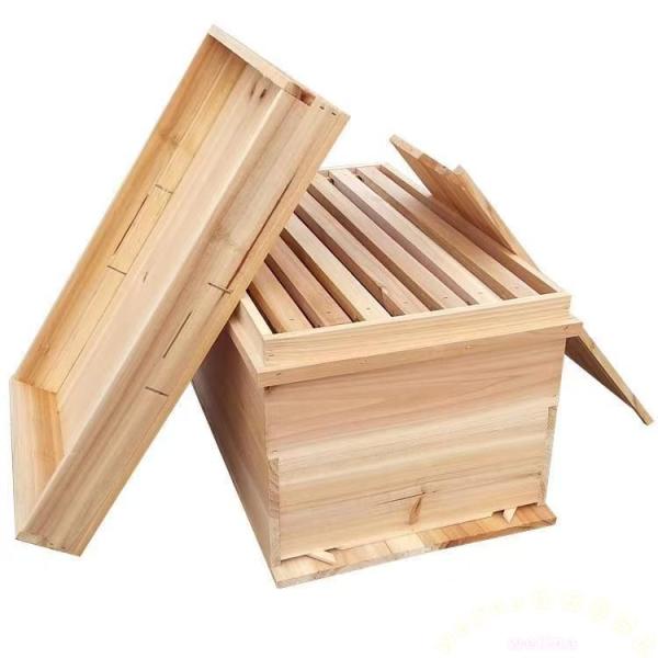 商品詳細サイズ：外側サイズ51.4*32.4cm 内側サイズ49*30*26cm厚さ：1cm素材：杉木重さ：約5.9kg配送部品：巣ボックス本体*1＋巣枠*7＋隔離板*1巣ボックスには銅目、メッシュとワイヤーは含まれていません。 お客様は商...