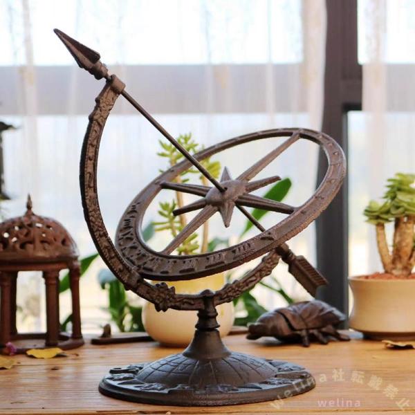 ガーデン オブジェ ガーデニング 庭 屋外 ガーデンオーナメント 耐久性ある 庭の装飾 彫刻 鋳鉄ガーデン日時計彫刻 風の渾天儀コンパス時計ローマ数字の装飾品