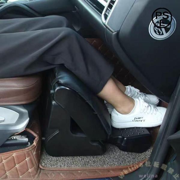 【商品説明】ご自宅・オフィス・車・電車など様々なシーンで活躍します。イスとしてはもちろん、クッション付きなので脚を乗せてオットマンとしてもご利用できます。軽量なので持ち運びにも便利です。3段階で高さ調節が可能。【仕様】本体：プラスチッククッ...