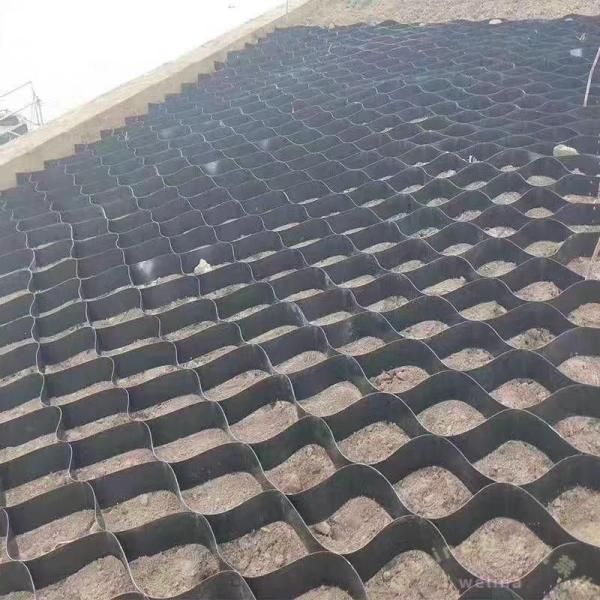 【多機能グラウンドグリッド】砂利用のジオグリッドは、軽負荷パッド、造園、パティオ、駐車場、私道、遊歩道など、さまざまな用途に使用でき、斜面や平坦な場所にも使用できます。【耐久性のある素材】グラウンドグリッドは、超音波溶接された非常に厚いゲー...